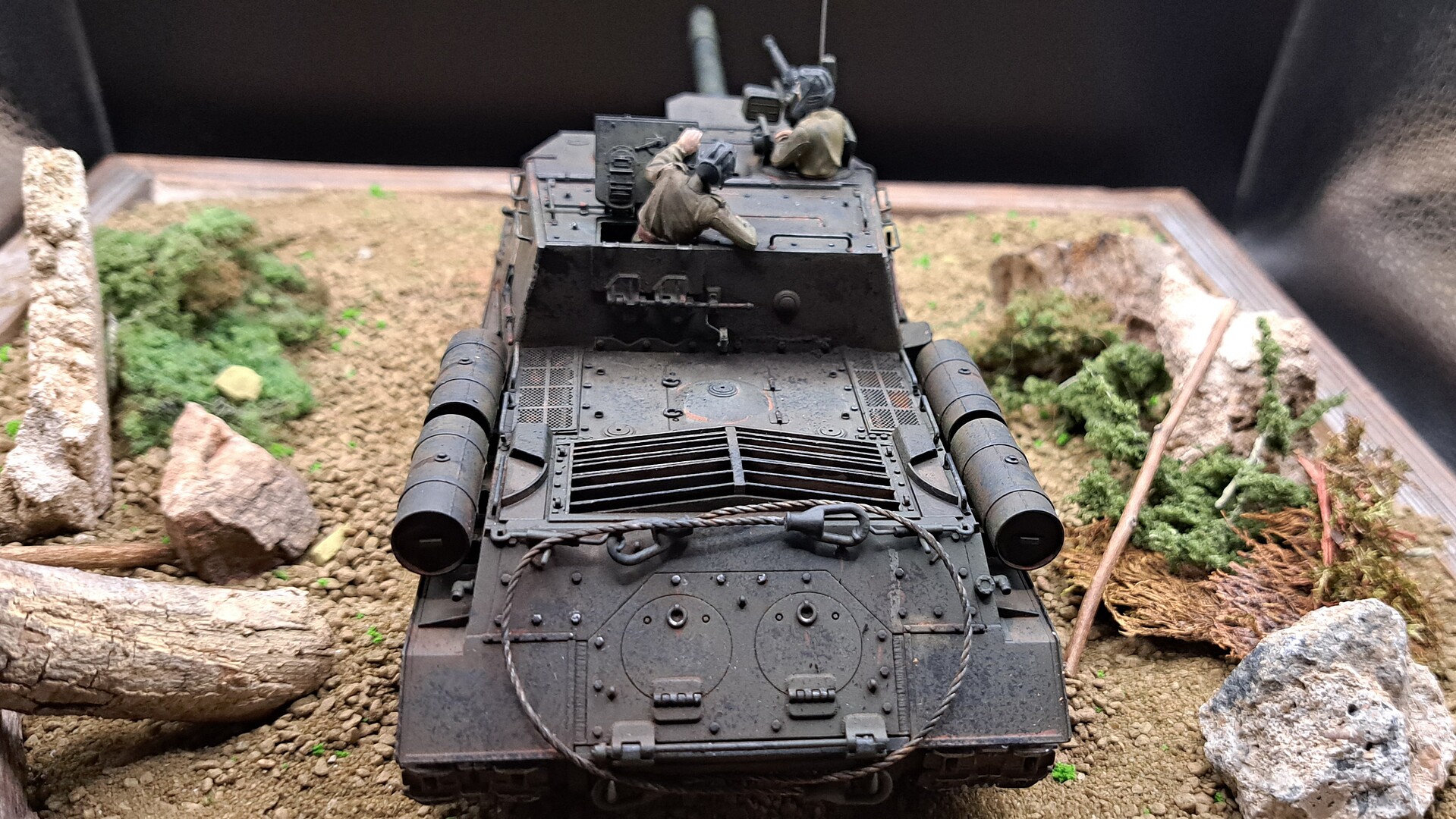 Russian Heavy Self-Propelled Gun JSU-152 -- Plastic Model Military Kit ...