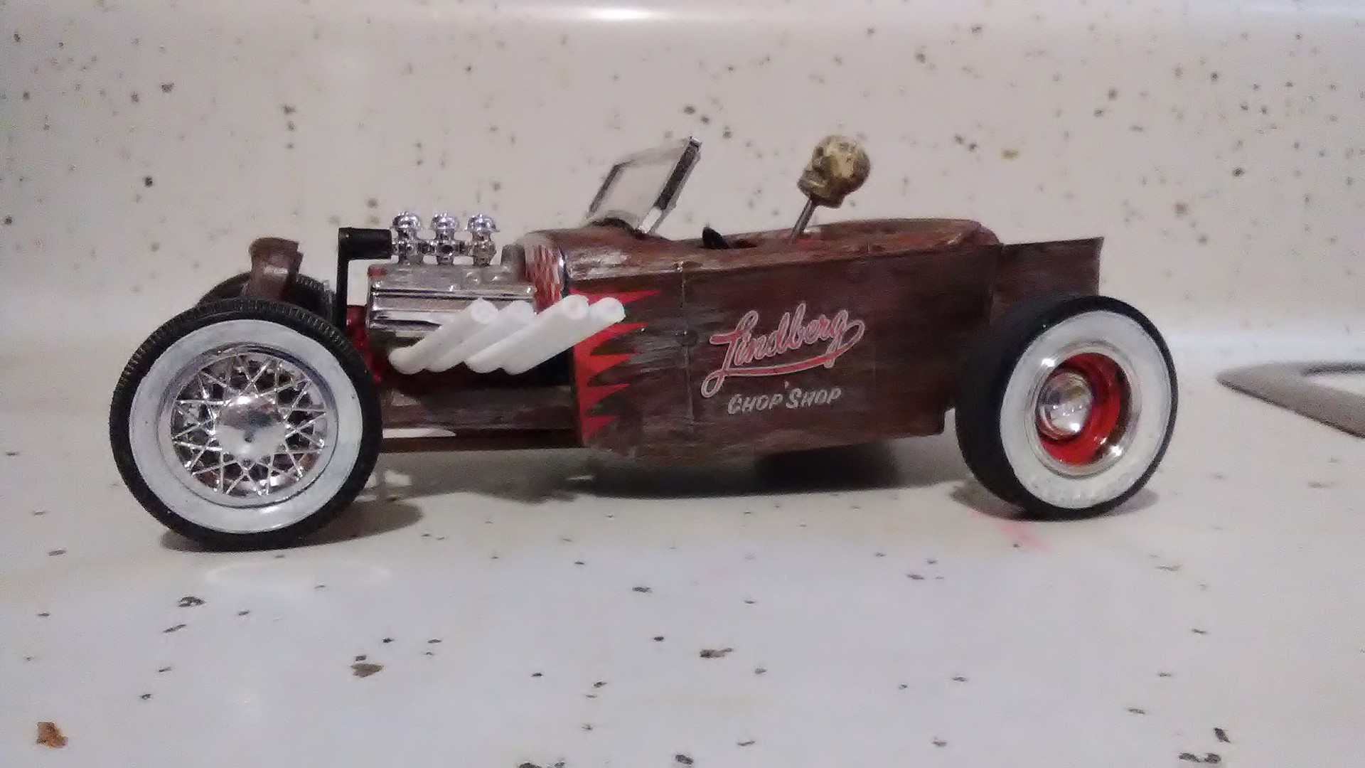 1932 Ford Roadster Rat Rod -- Plastic Model Car Kit -- 1/25 Scale ...