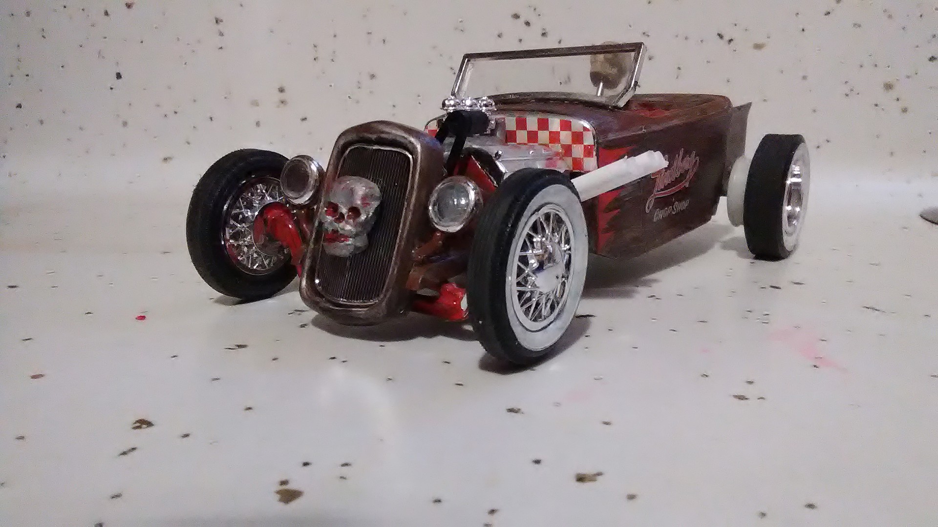 1932 Ford Roadster Rat Rod -- Plastic Model Car Kit -- 1/25 Scale ...