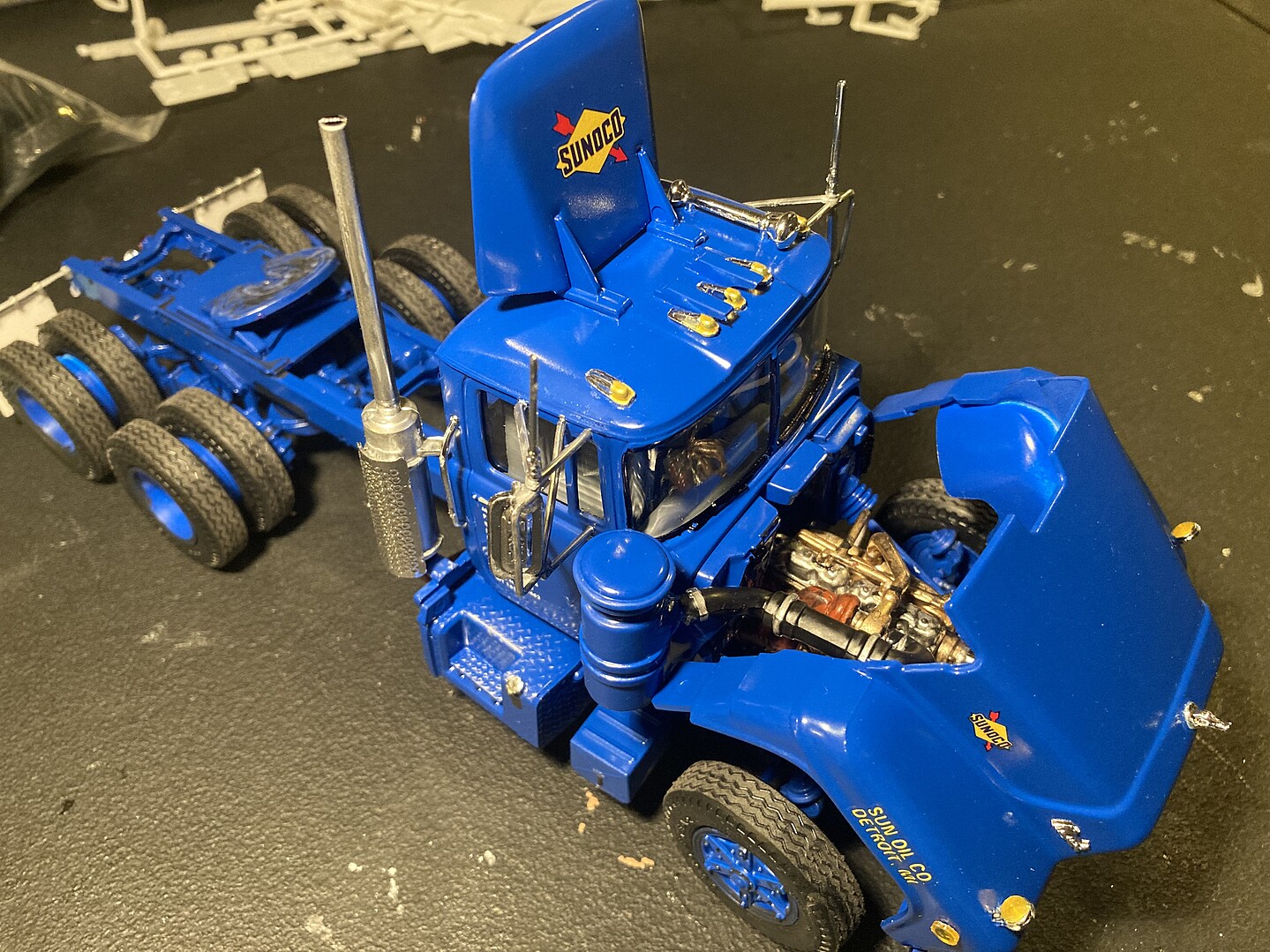 Mack R685ST Semi Tractor -- Plastic Model Truck Kit -- 1/25 -- #1039-06 ...