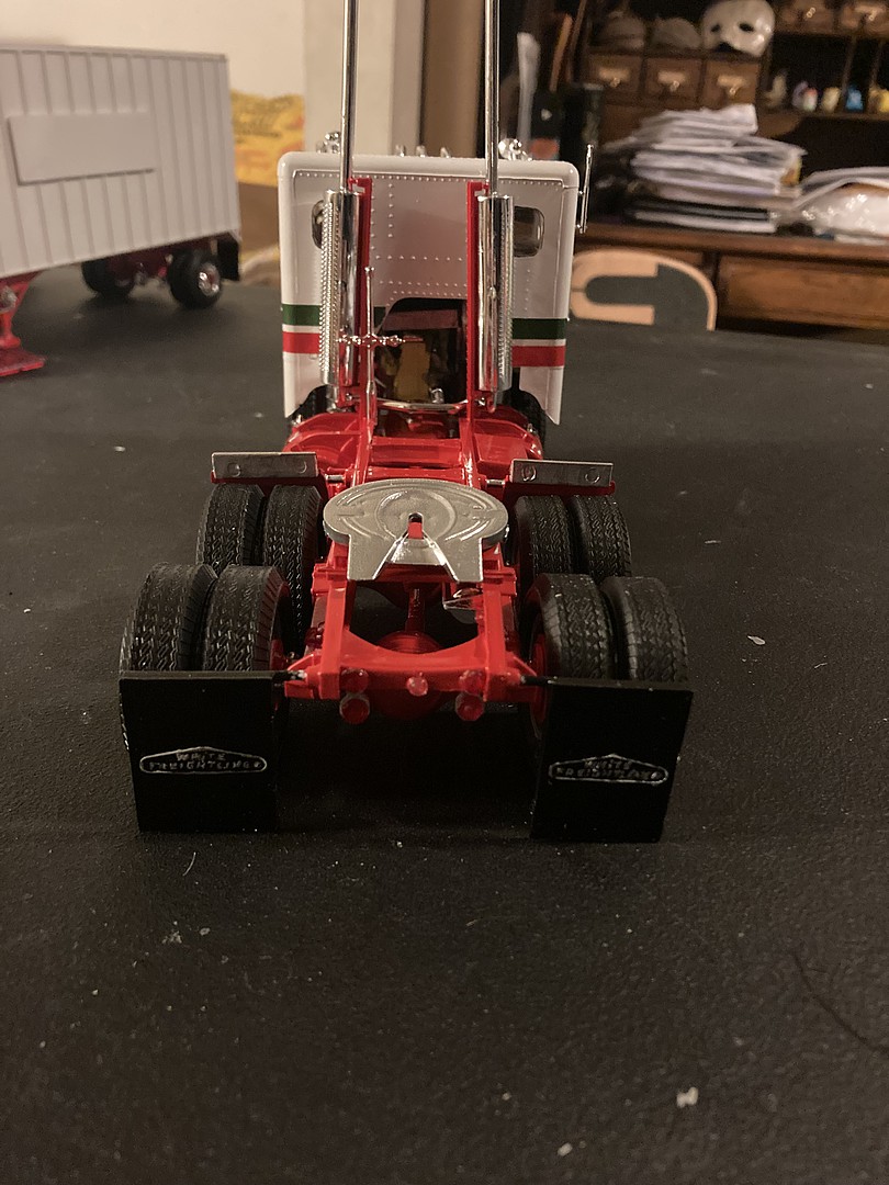 White Freightliner 2-in-1 SC/DD Cabover -- Plastic Model Truck Kit -- 1 ...