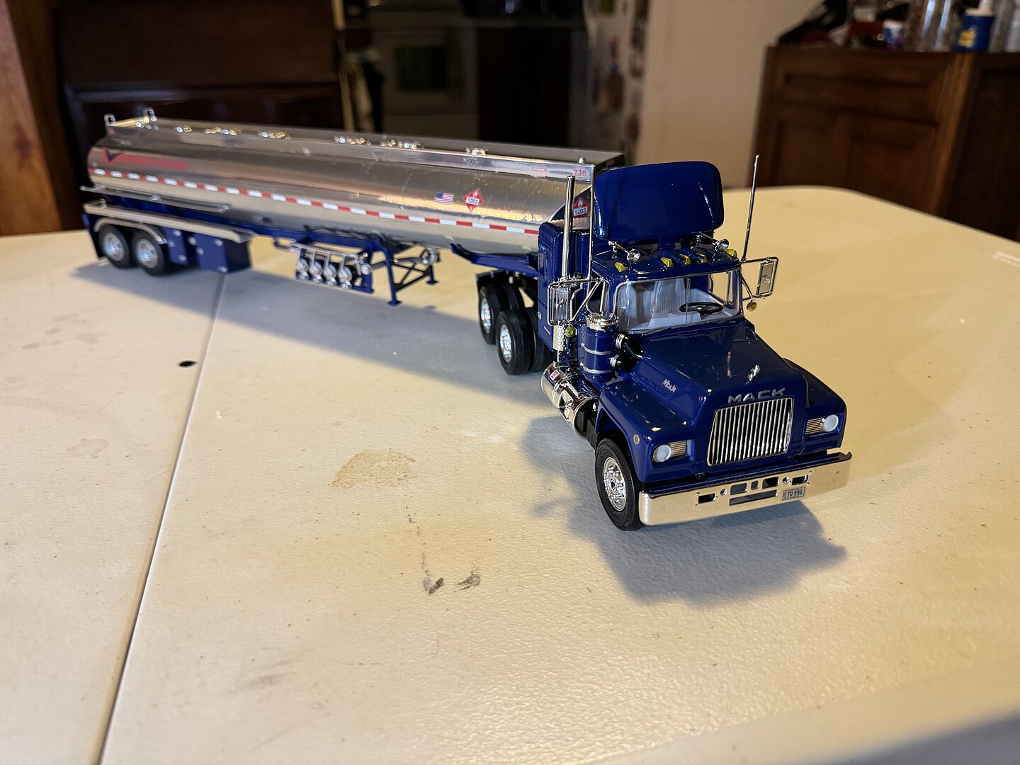 Mack R Semi Truck -- Plastic Model Truck Kit -- 1/32 Scale -- #11961 ...