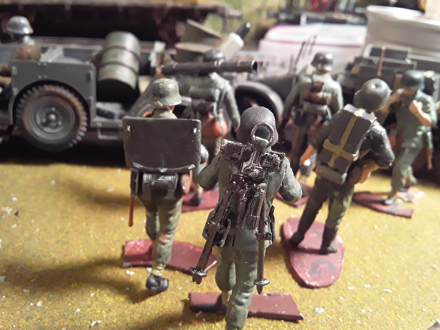 German Infantry Mortar Soldier Team Set -- Plastic Model Military ...