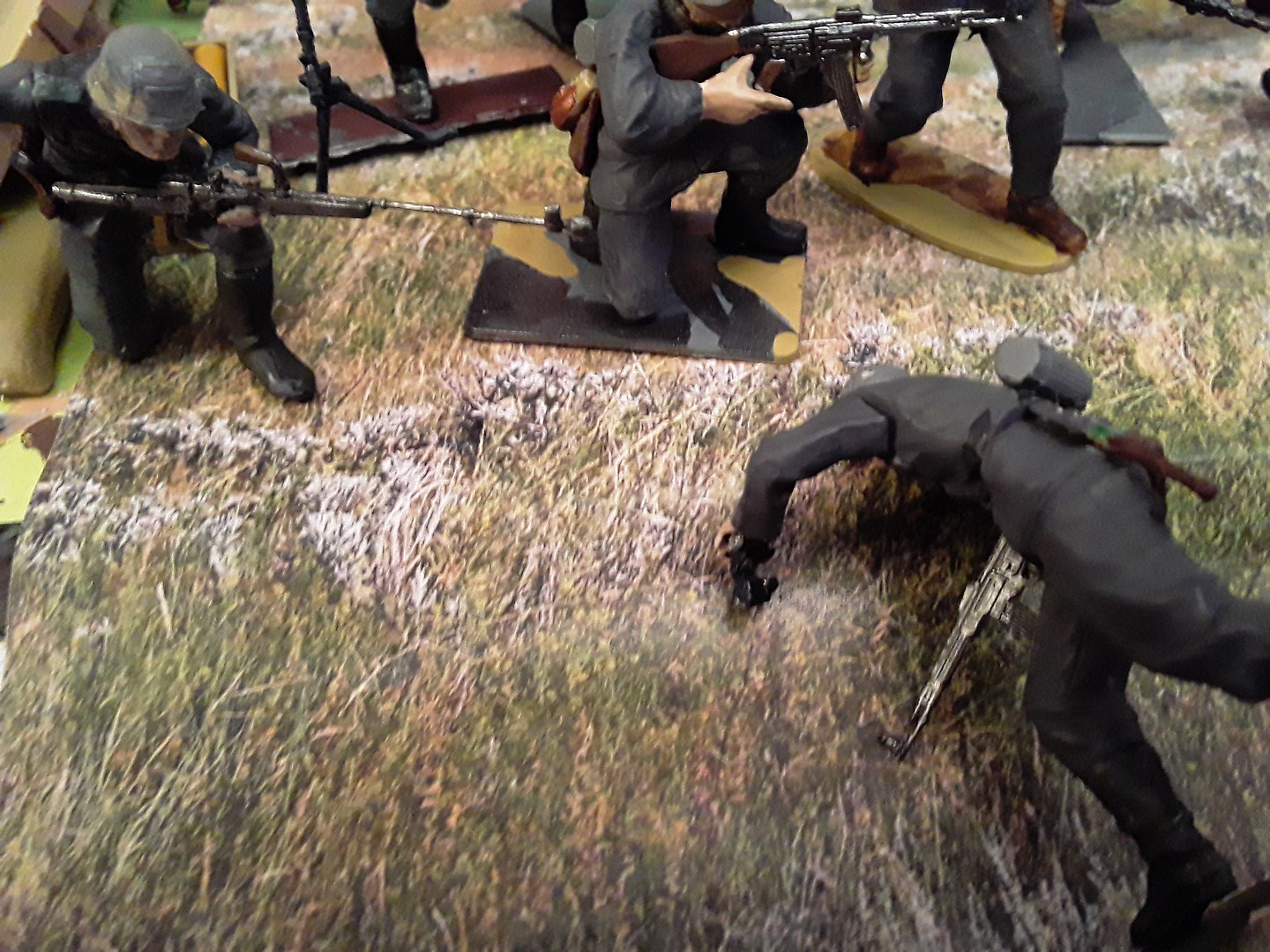 German Front Line Infantry Soldier Set -- Plastic Model Military Figure ...