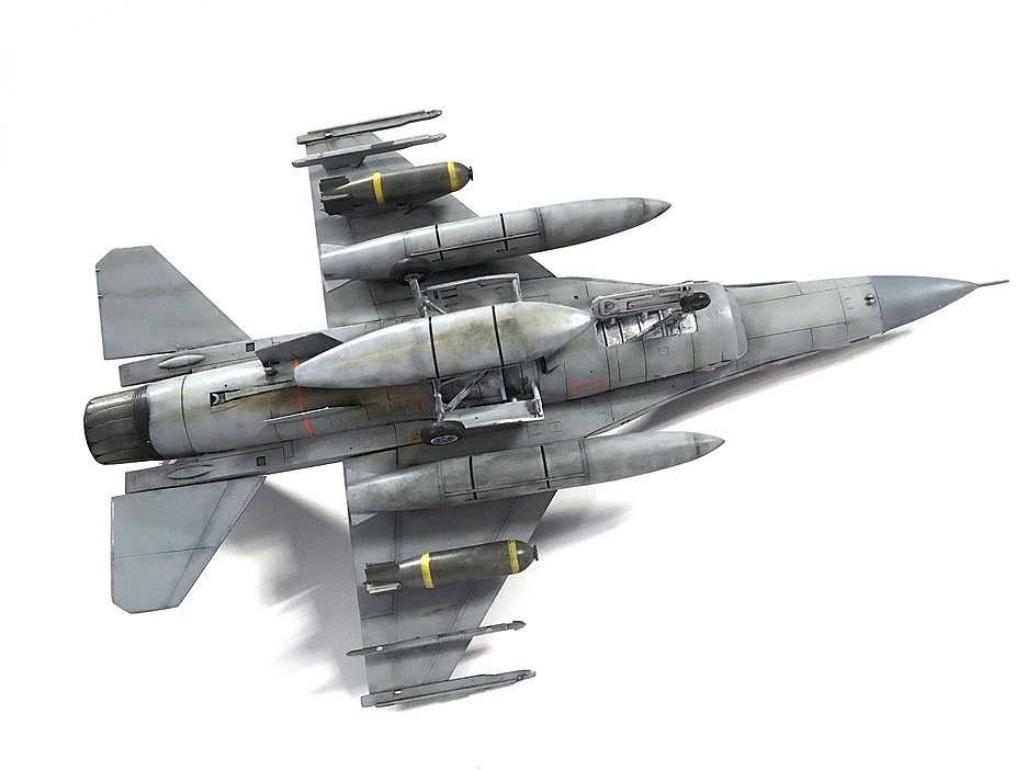 F-16A Plus Fighting Falcon -- Plastic Model Airplane Kit -- 1/72 Scale ...