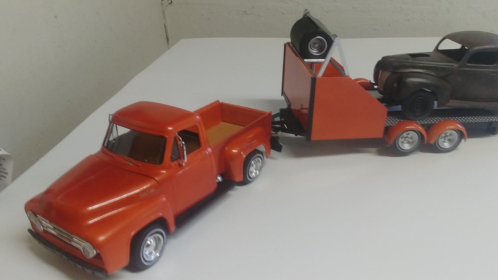 Gulf 1953 Ford Truck w/Modified Stocker Hauler -- Plastic Model Truck ...