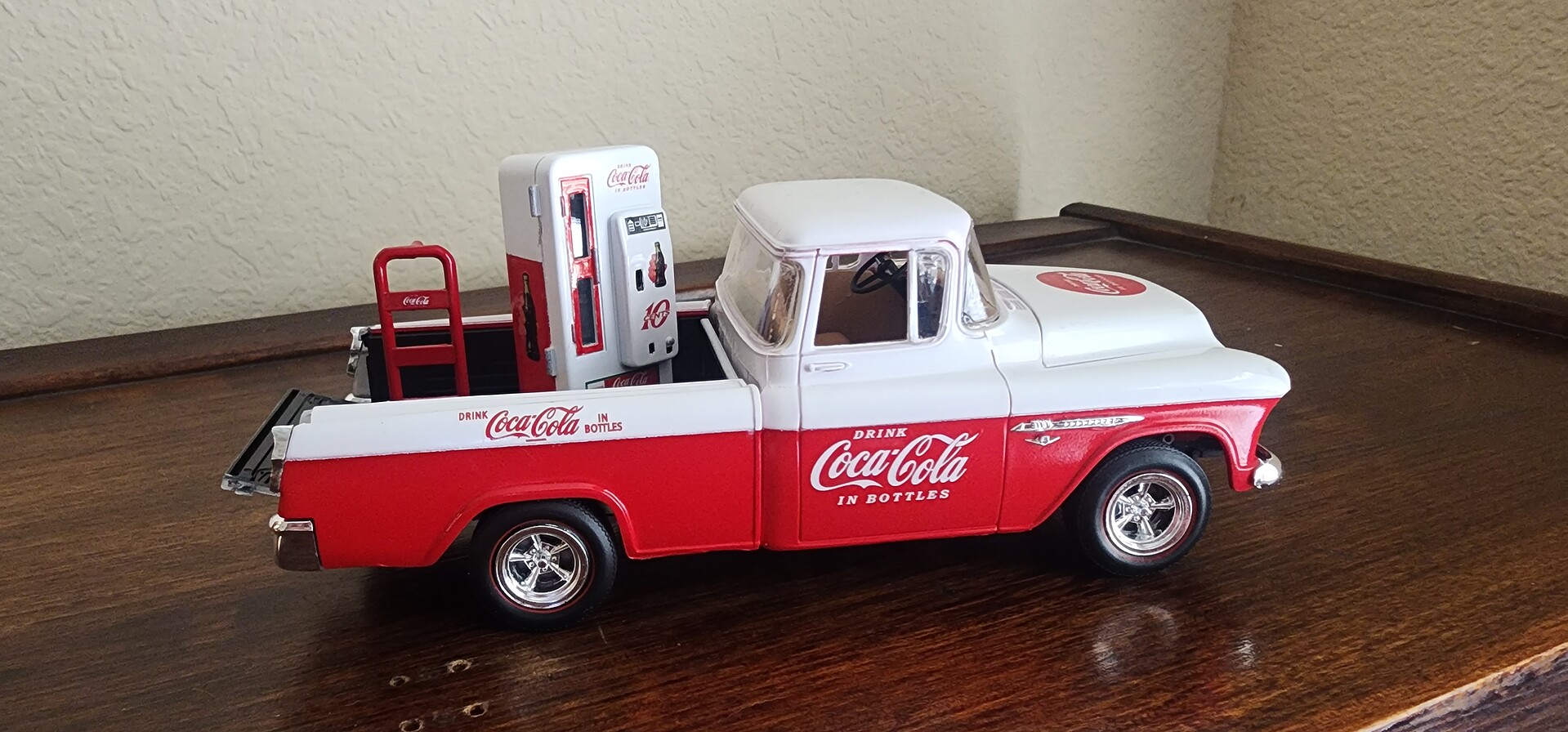 1955 Chevy Cameo Pickup (Coca-Cola) -- Plastic Model Car Kit -- 1/25 ...