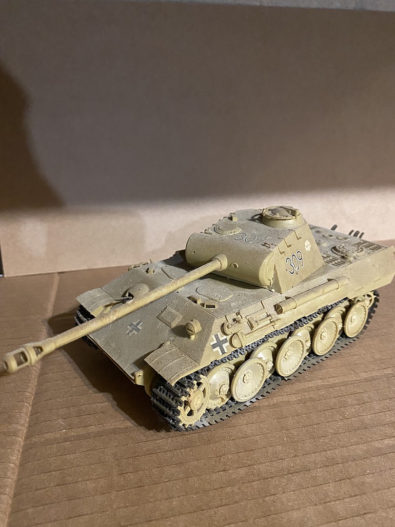 German Panther Medium Tank -- Plastic Model Military Vehicle Kit -- 1/ ...