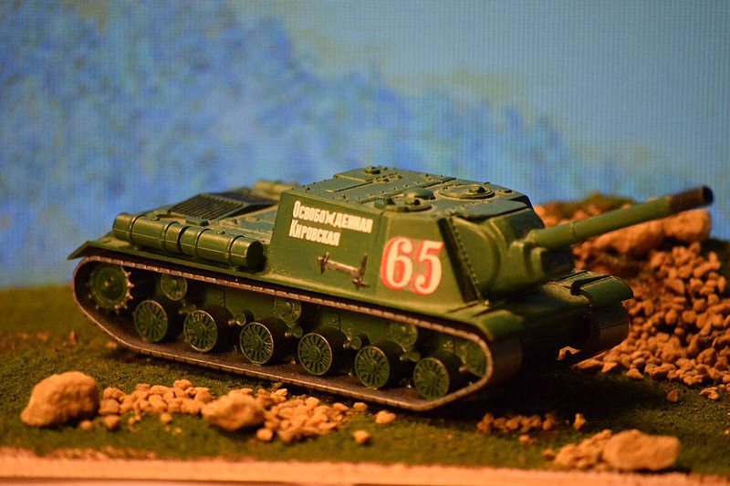 ISU 152 Soviet Tank -- Plastic Model Military Vehicle Kit -- 1/72 Scale ...