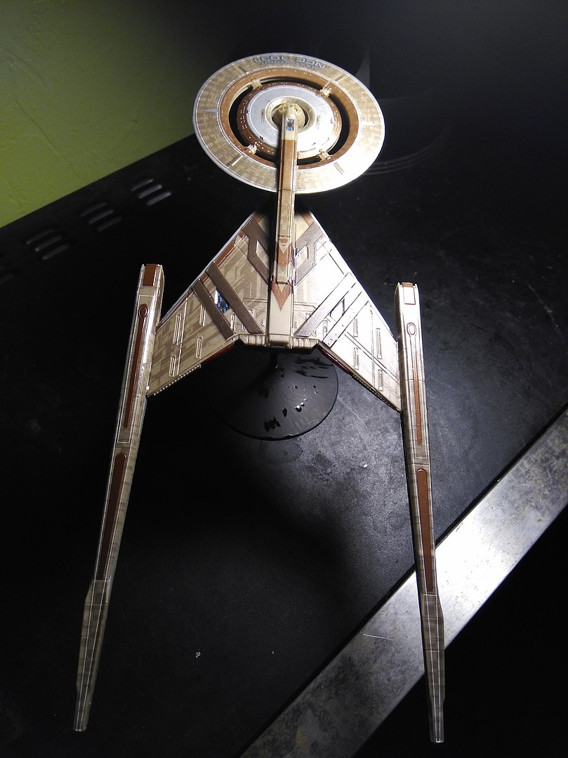 Star Trek USS Discovery -- Plastic Model Spacecraft kit -- 1/2500 Scale ...