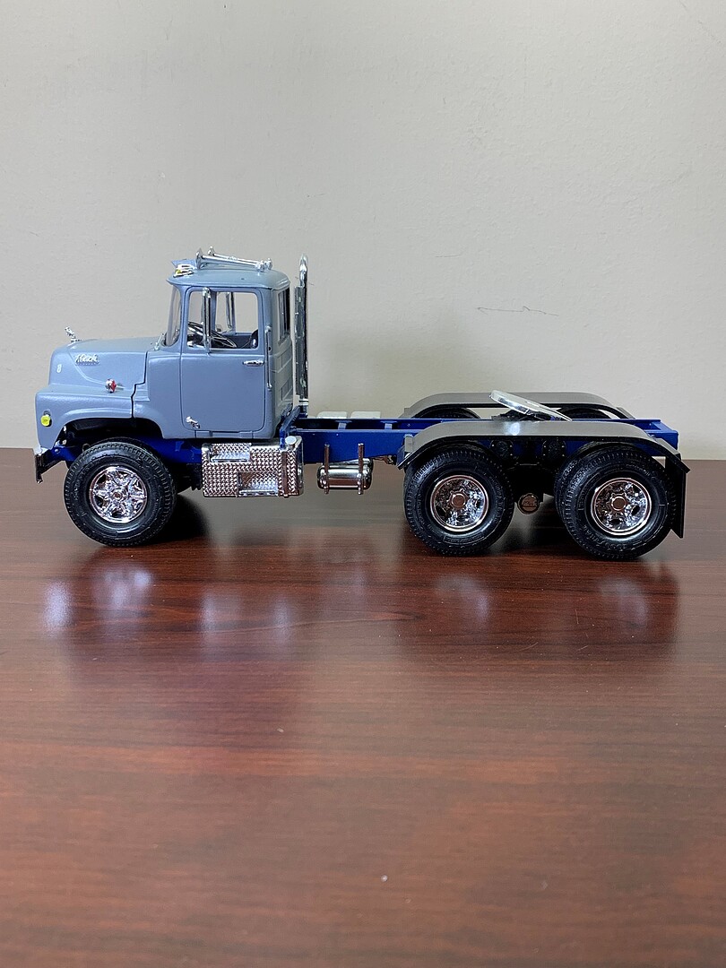 Mack DM600 Tractor -- Plastic Model Truck Kit -- 1/25 Scale -- #pc859 ...