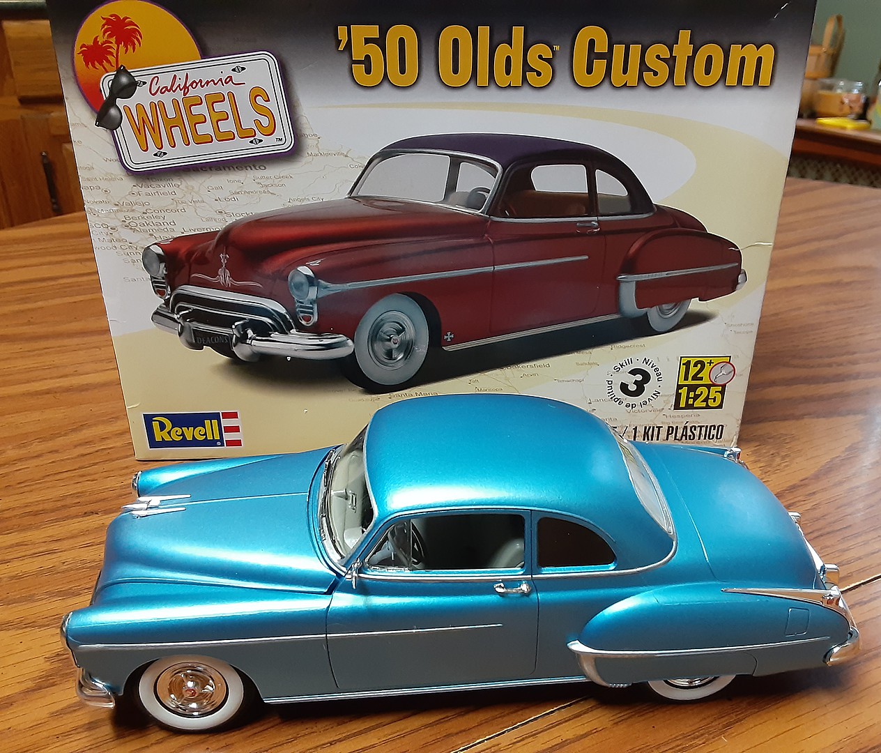 1950 Olds Custom -- Plastic Model Car Kit -- 1/25 Scale -- #854022 ...
