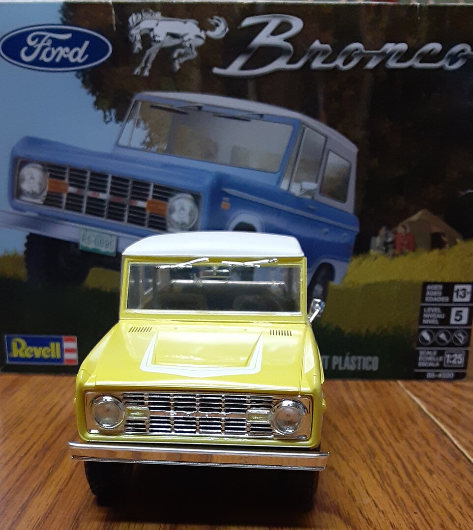 Ford Bronco -- Plastic Model Truck Kit -- 1/25 Scale -- #85-4320 ...