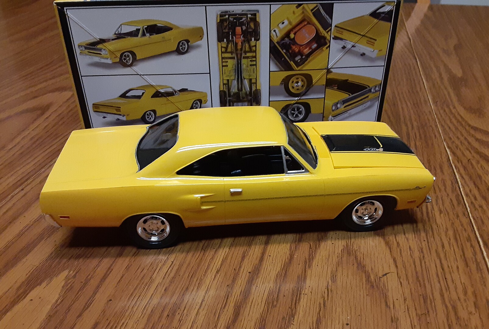 1970 Plymouth Roadrunner -- Plastic Model Car Kit -- 1/24 Scale ...