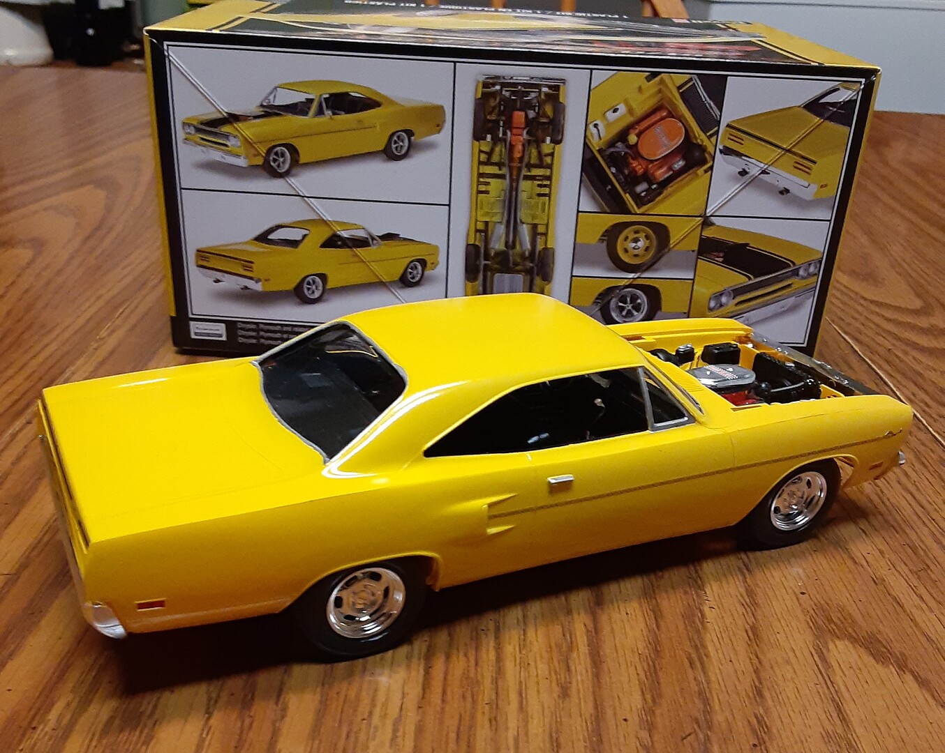 1970 Plymouth Roadrunner -- Plastic Model Car Kit -- 1/24 Scale ...