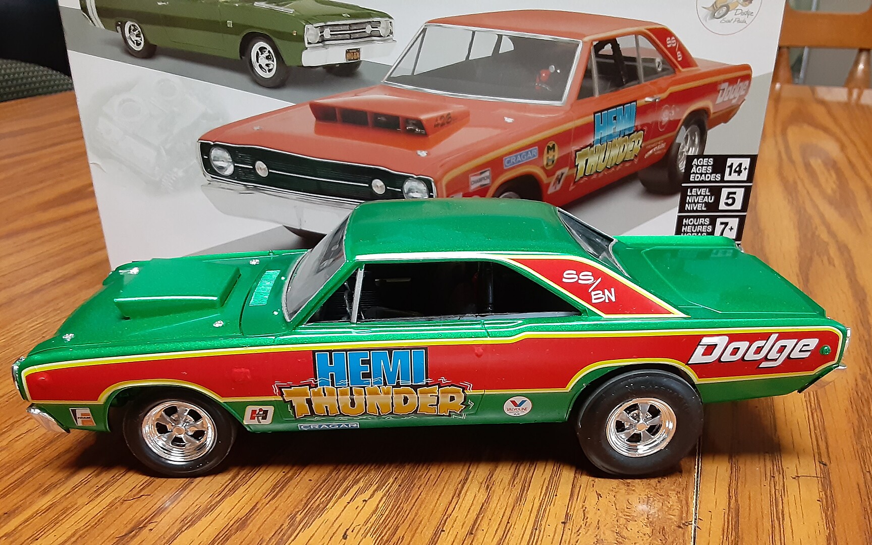 1968 Dodge Hemi Dart 2'n1 -- Plastic Model Car Kit -- 1/25 Scale ...