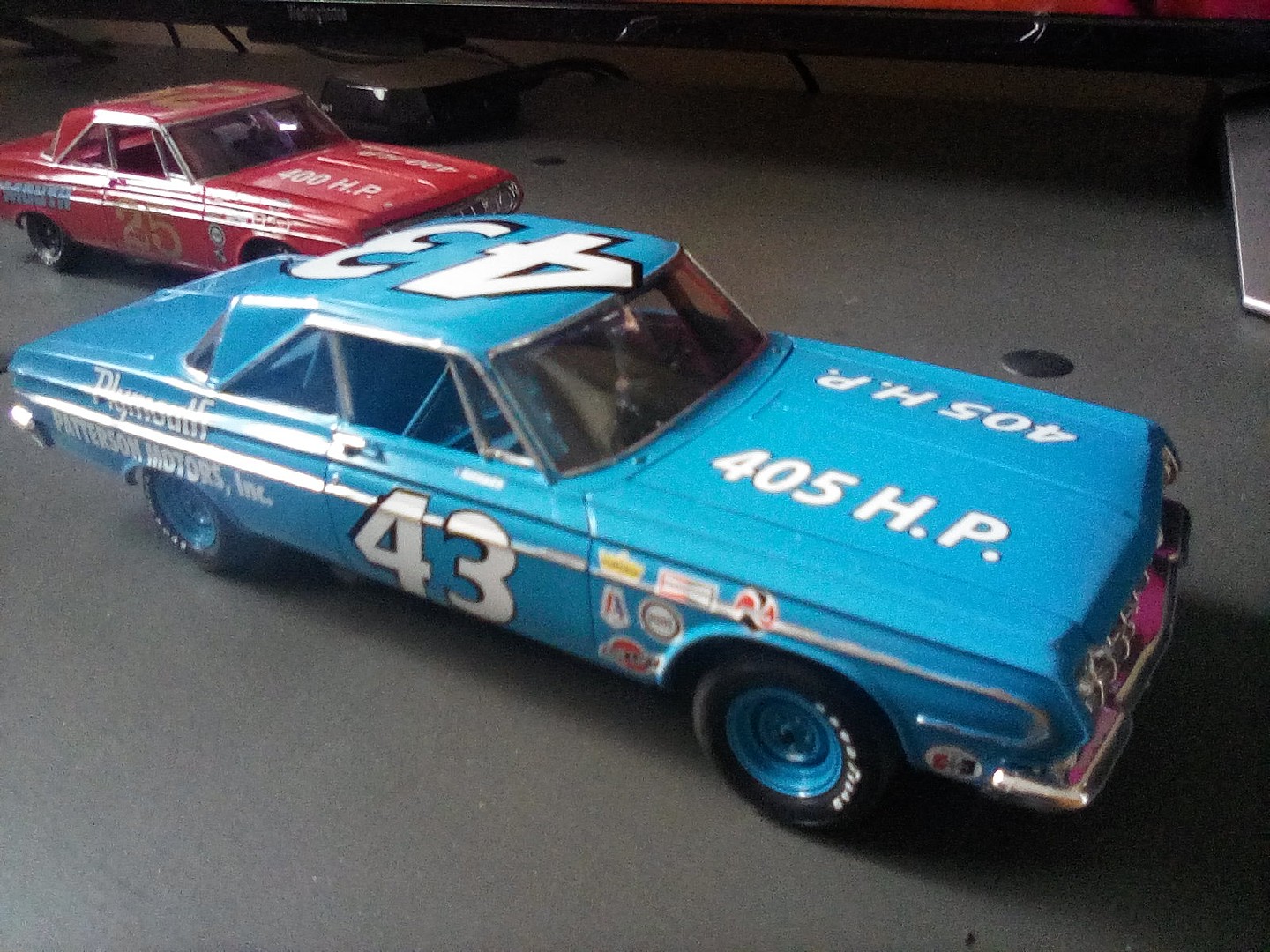 Richard Petty 1964 Plymouth Belvedere -- Plastic Model Car Kit -- 1/25 ...