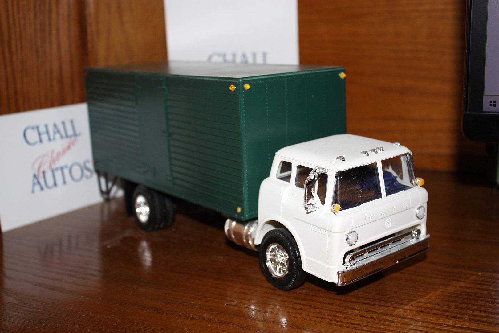 Ford C-600 City Delivery, Hostess -- Plastic Model Car Kit -- 1/25 ...