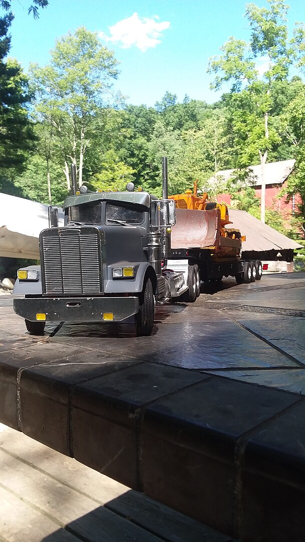 Freightliner FLC Tractor Cab -- Plastic Model Truck Kit -- 1/24 Scale ...