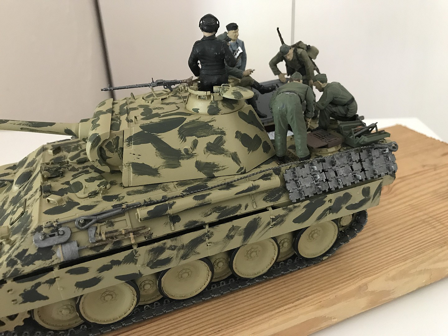 German Tank Engine Soldier Crew -- Plastic Model Military Figure Kit ...