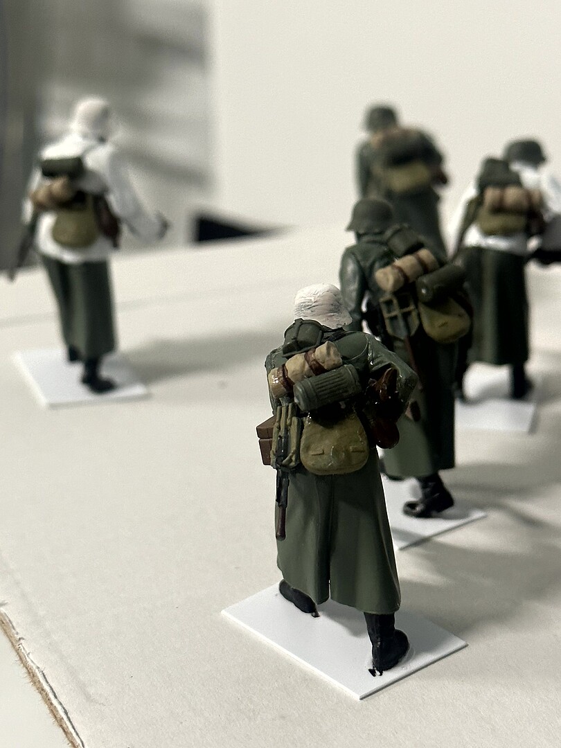 German Assault Infantry w/Winter Gear -- Plastic Model Military Figure ...