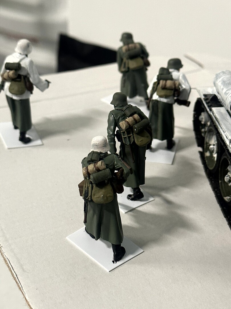 German Assault Infantry w/Winter Gear -- Plastic Model Military Figure ...