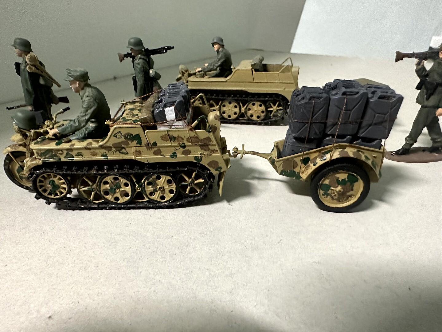 SdKfz 2 Kettenkraftrad Trailer & 3 Soldiers -- Plastic Model Military ...