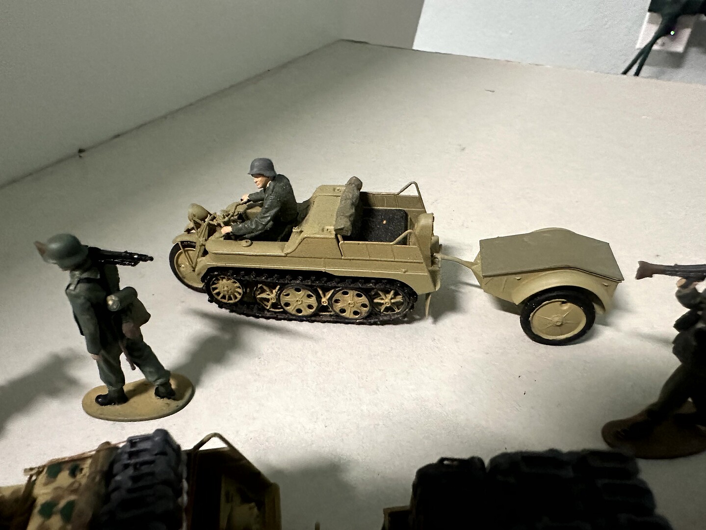 SdKfz 2 Kettenkraftrad Trailer & 3 Soldiers -- Plastic Model Military ...