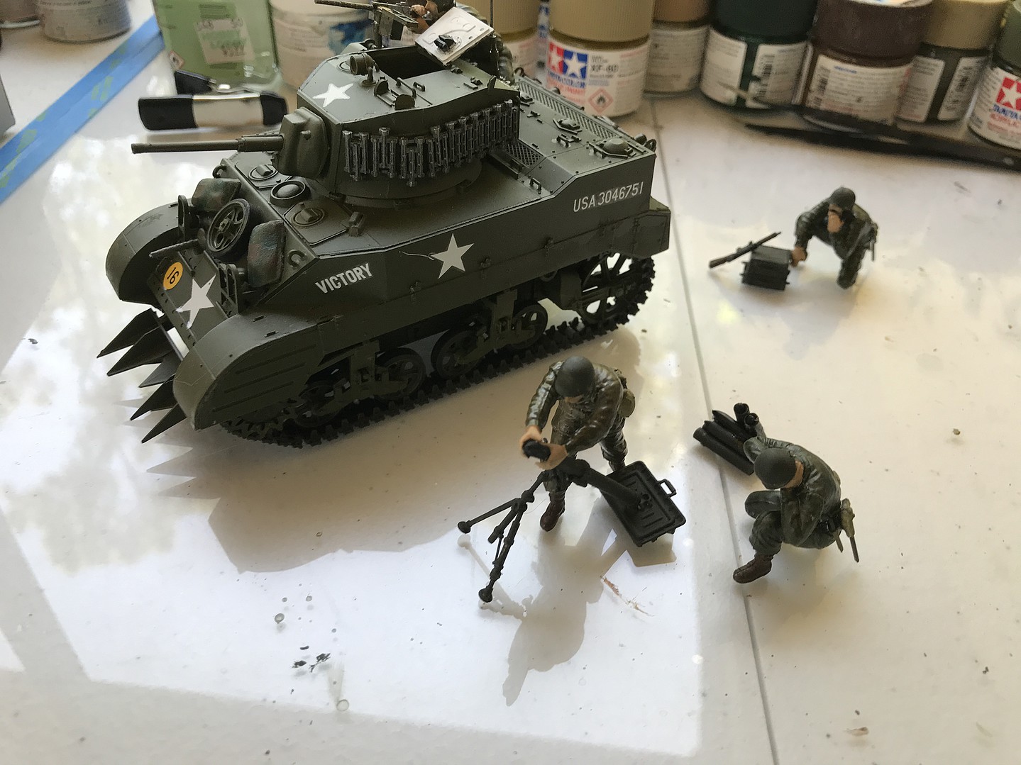 US Light Tank M5A1 w/4 Figures -- Plastic Model Military Vehicle Kit ...