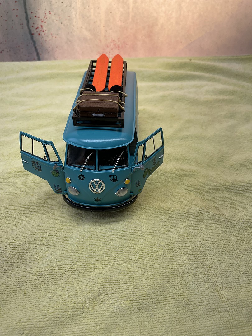 VW T1 Samba Bus Flower Power -- Plastic Model Vehicle Kit -- 1/24 Scale ...