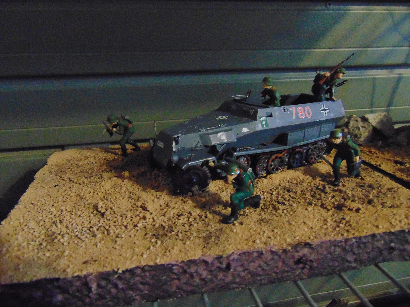 German Hanomag Sd.Kfz. 251/1 Halftrack -- Plastic Model Military ...