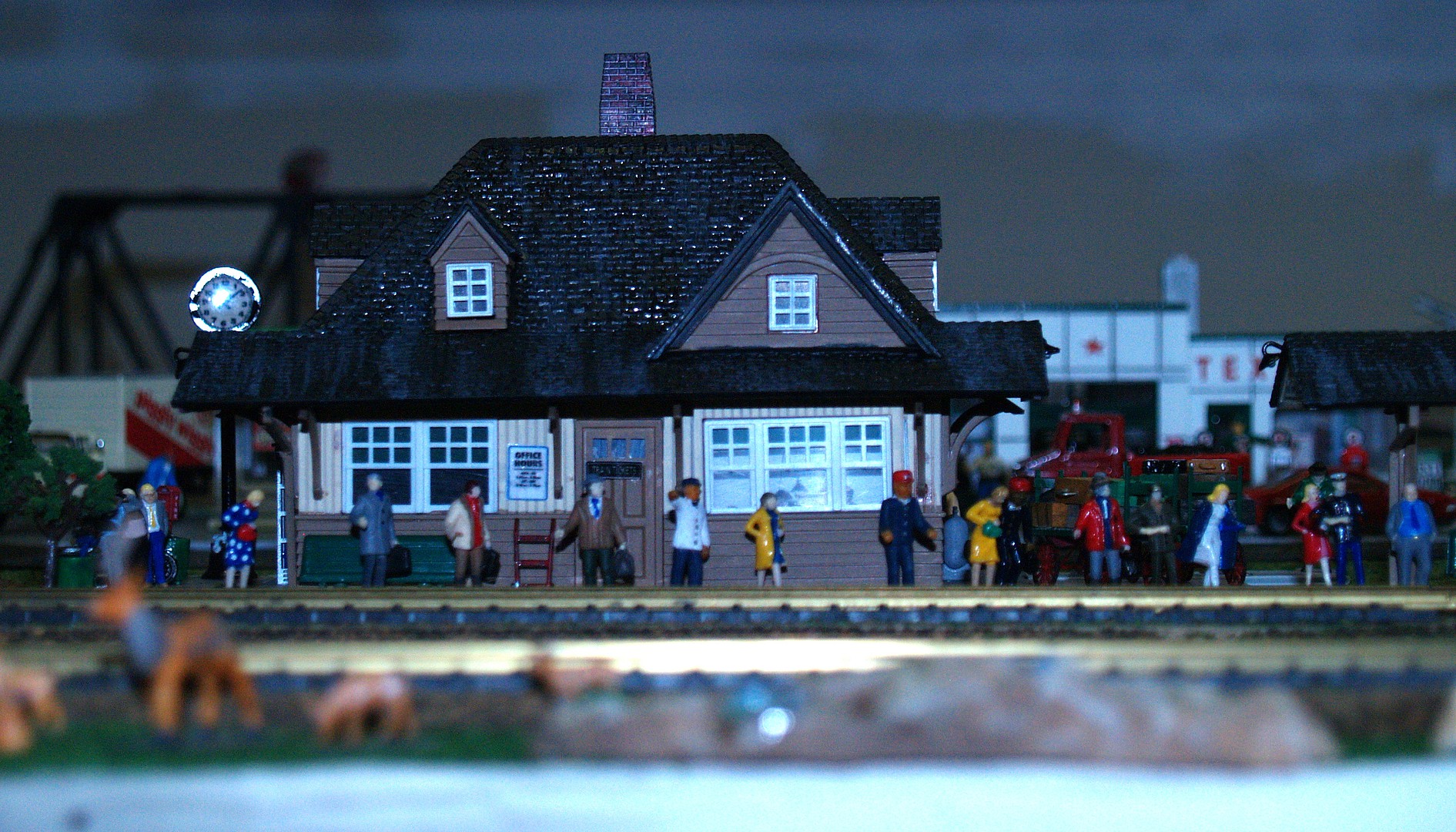 Passenger Station Kit -- HO Scale Model Railroad Building -- #706 ...