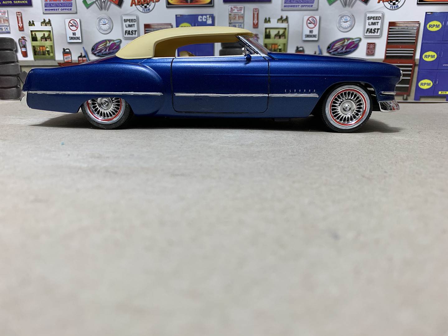 Custom Cadilac Eldorado -- Plastic Model Car Kit -- 1/25 Scale ...