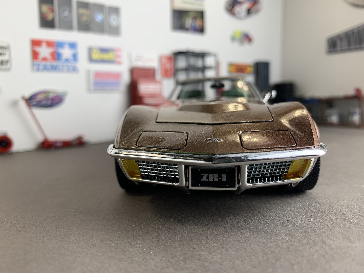 1970 Chevy Corvette Coupe -- Plastic Model Car Kit -- 1/25 Scale ...