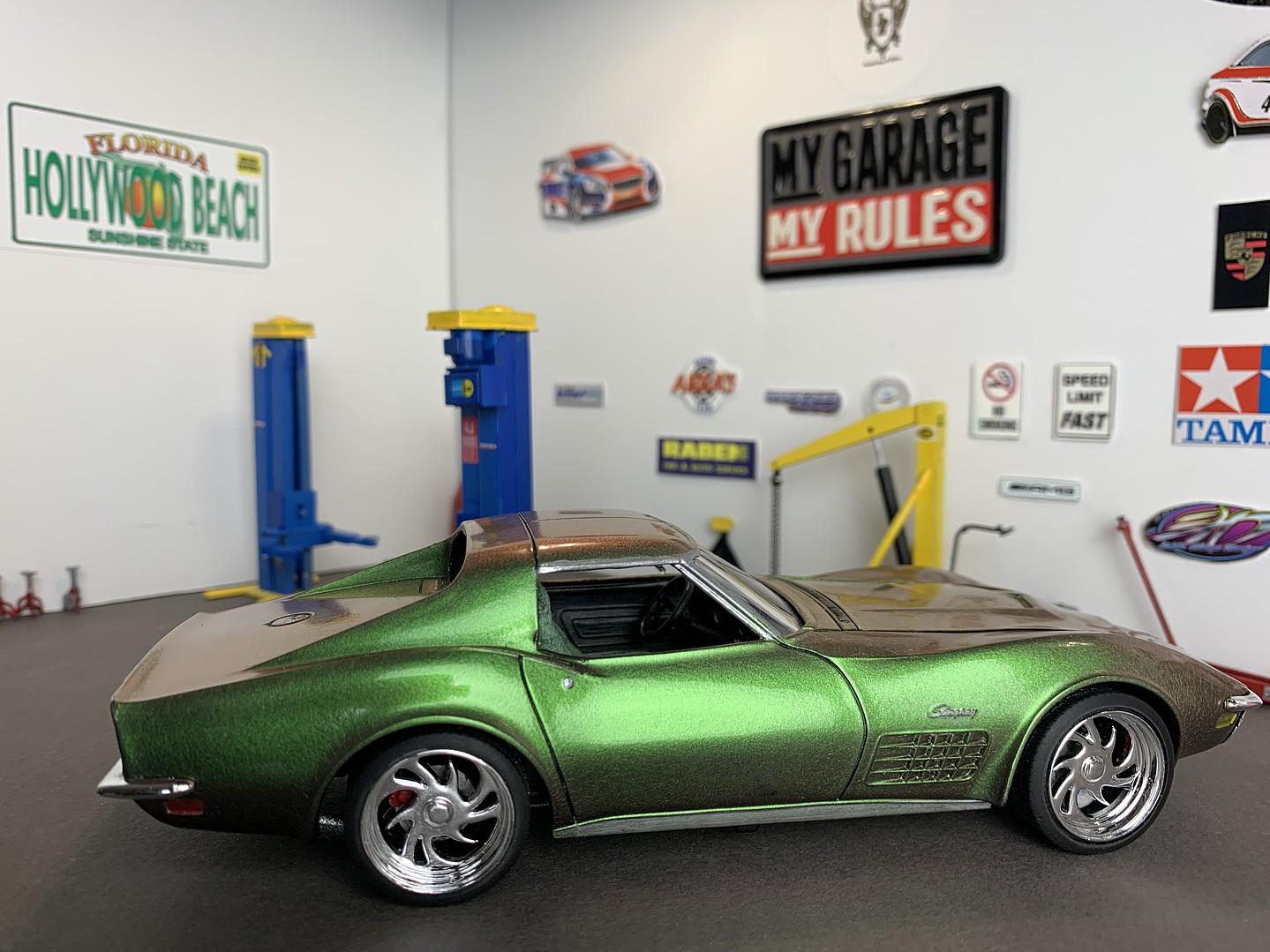 1970 Chevy Corvette Coupe -- Plastic Model Car Kit -- 1/25 Scale ...