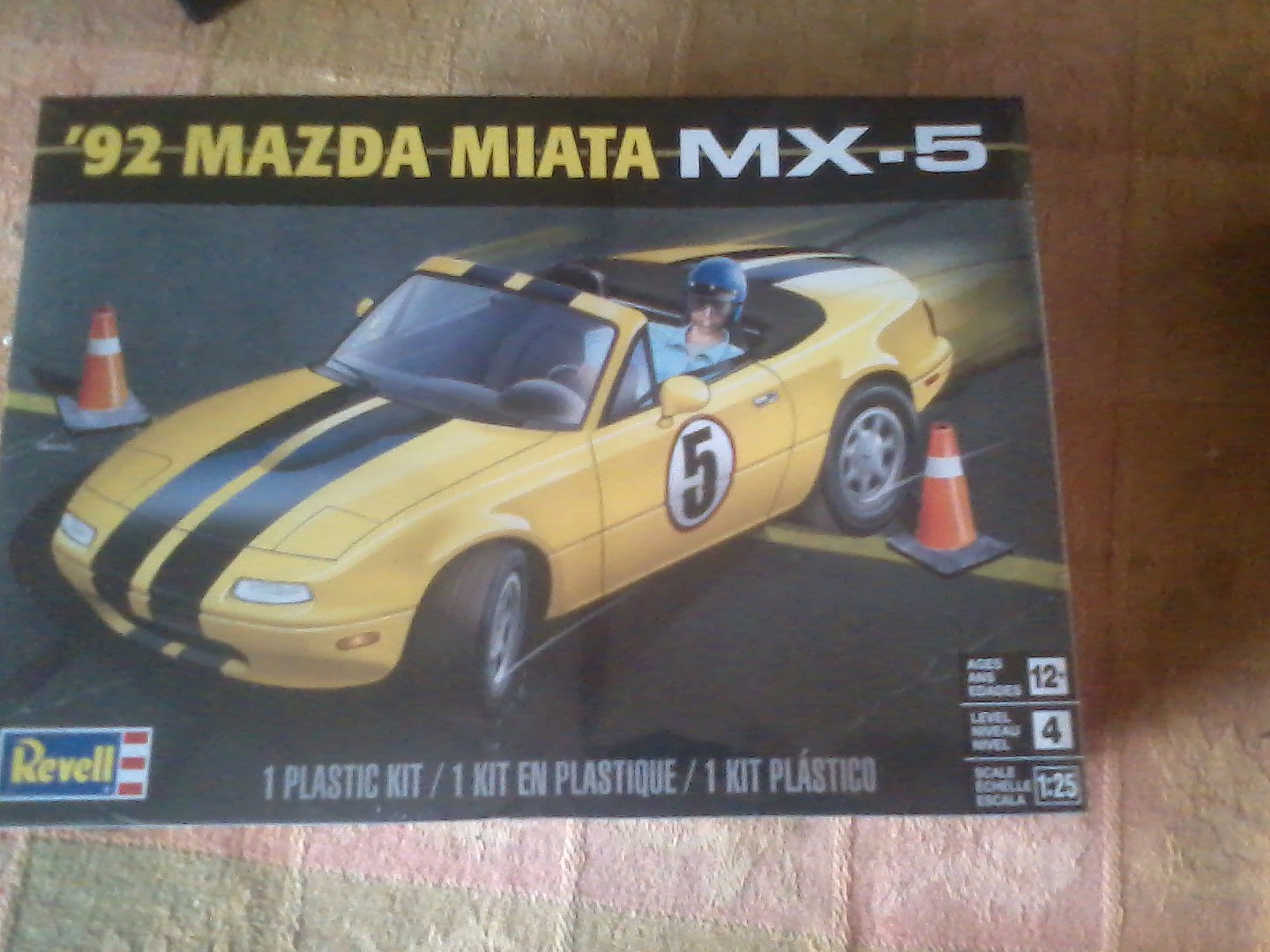 1992 Mazda Miata -- Plastic Model Car Kit -- 1/24 Scale -- #854432 ...
