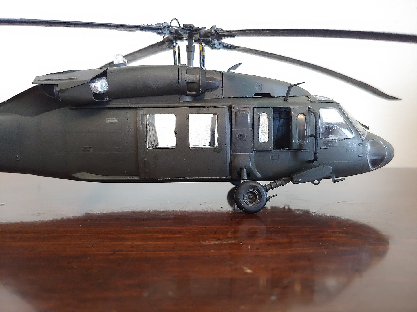 UH-60/MH-60 Black Hawk -- Plastic Model Airplane Kit -- 1/48 Scale ...