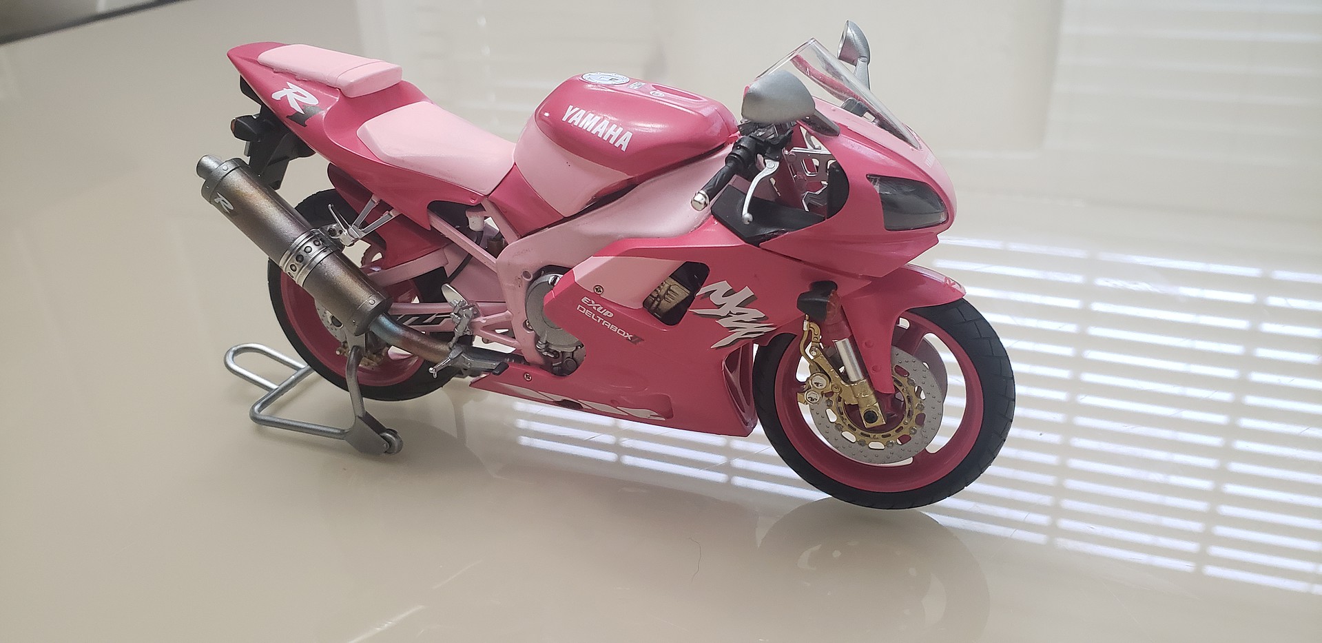 Yamaha YZF-R1Bike -- Plastic Model Motorcycle Kit -- 1/12 Scale ...