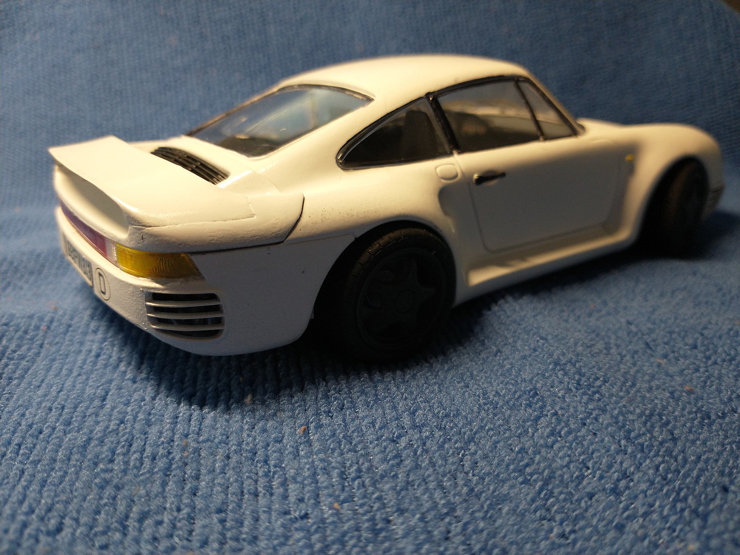 Porsche 959 Coupe Sportscar -- Plastic Model Car Kit -- 1/24 Scale ...