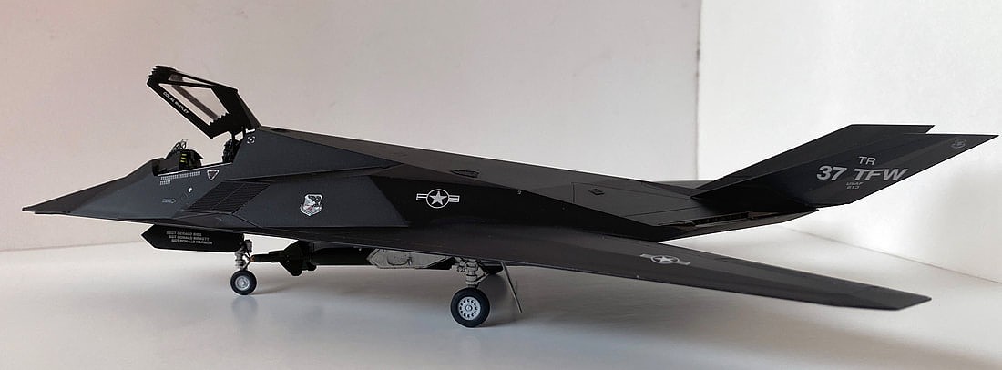 F-117A Nighthawk -- Plastic Model Airplane Kit -- 1/72 Scale -- #00531 ...