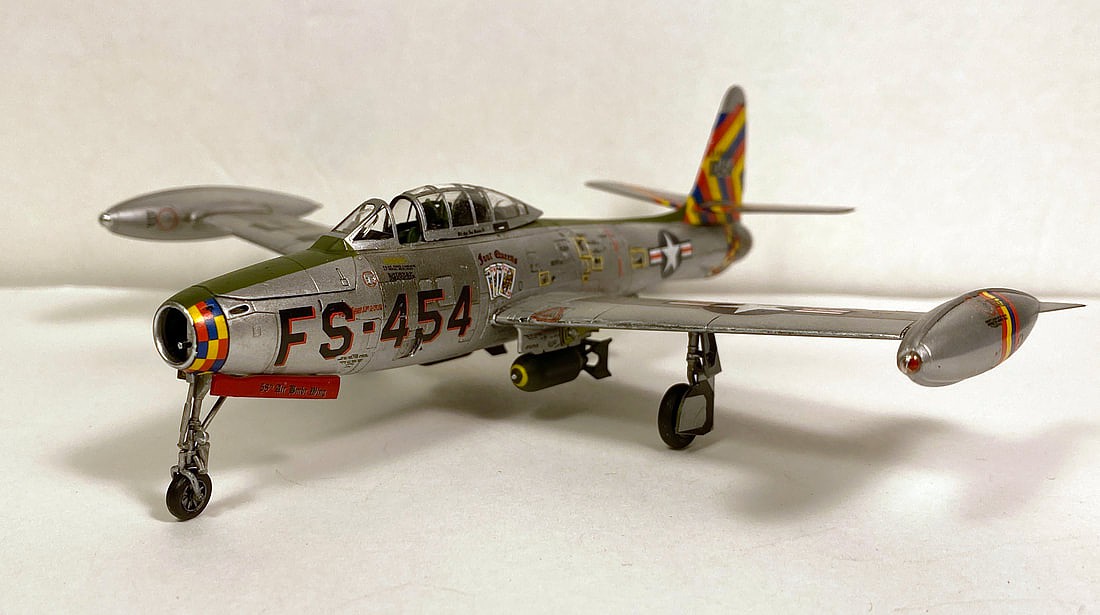 Republic F-84G Thunderjet fighter-bomber -- Plastic Model Airplane Kit ...