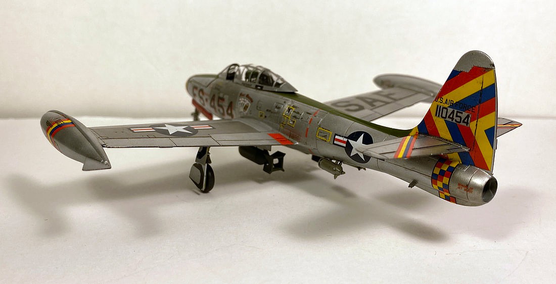 Republic F-84G Thunderjet fighter-bomber -- Plastic Model Airplane Kit ...