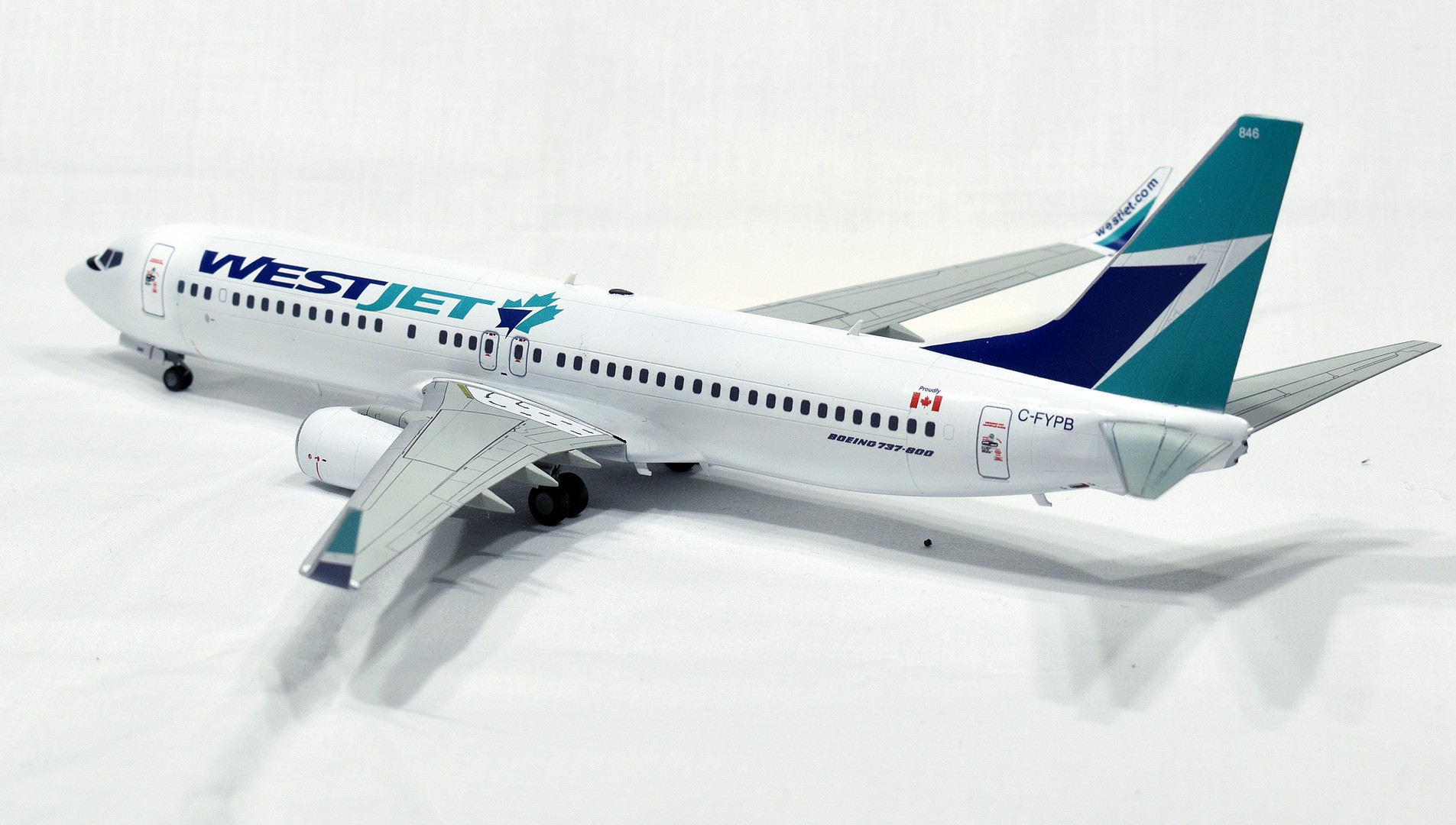 B737-800 Passenger Airliner -- Plastic Model Airplane Kit -- 1/144 ...