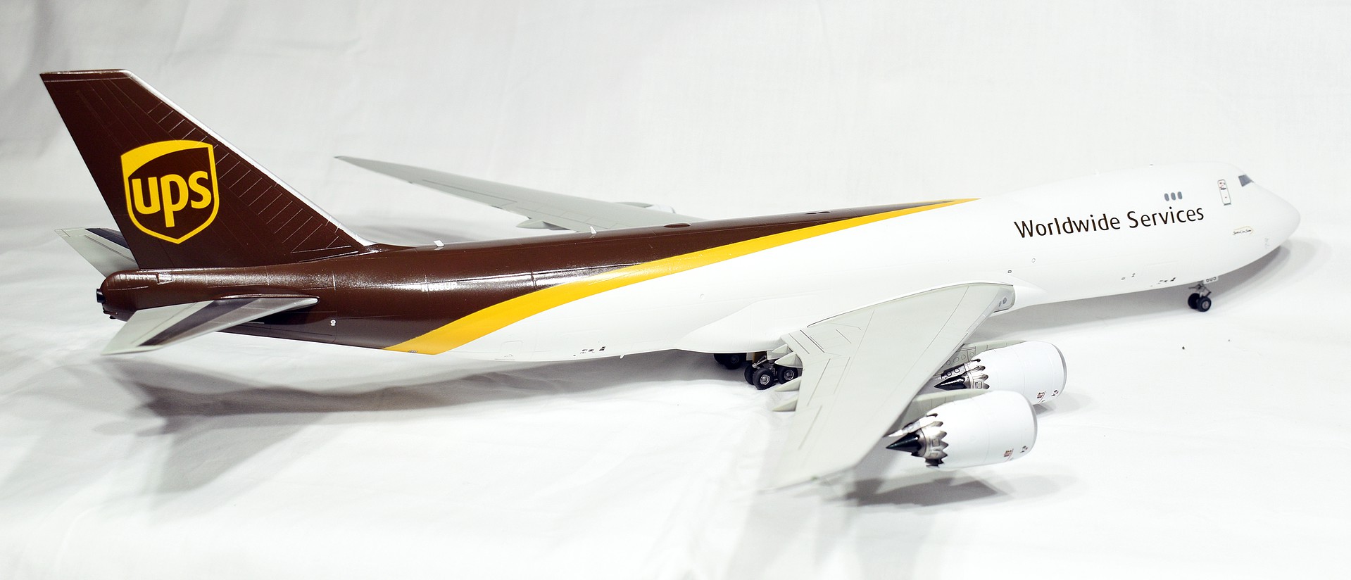 Boeing 747-8F UPS -- Plastic Model Airplane Kit -- 1/144 Scale ...