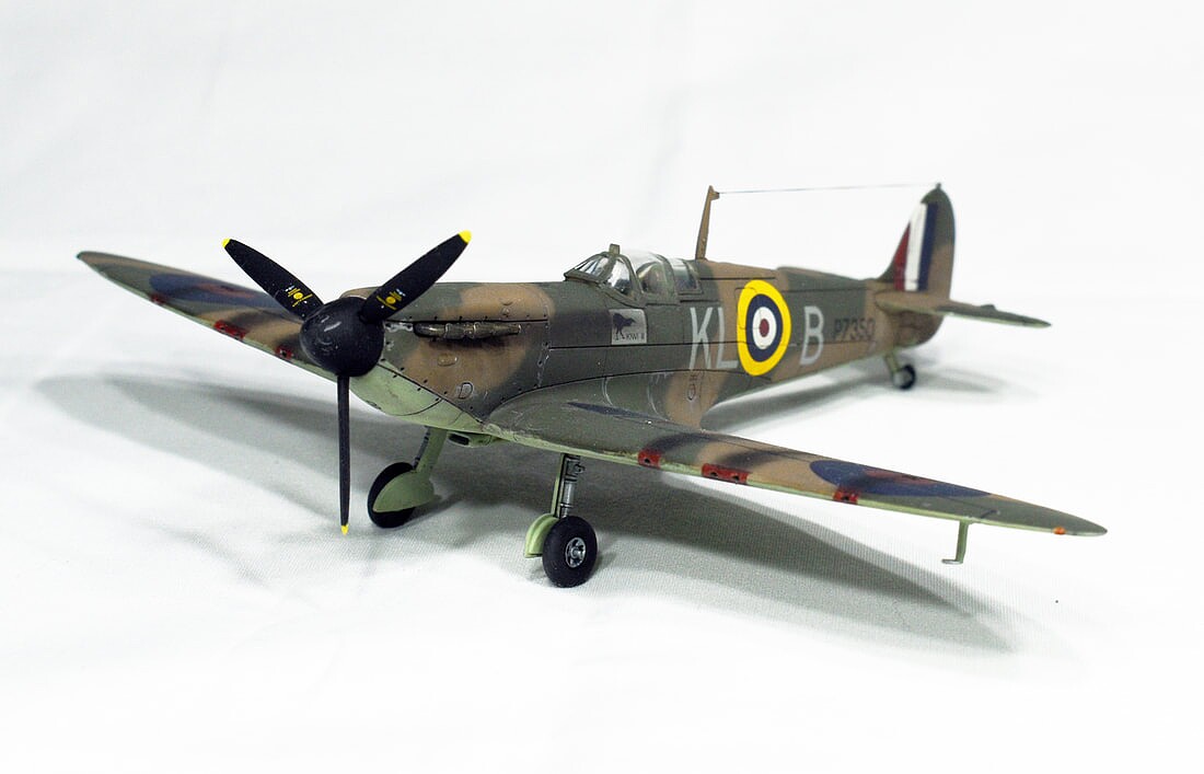 Supermarine Spitfire Mk I Aircraft -- Plastic Model Airplane Kit -- 1/ ...