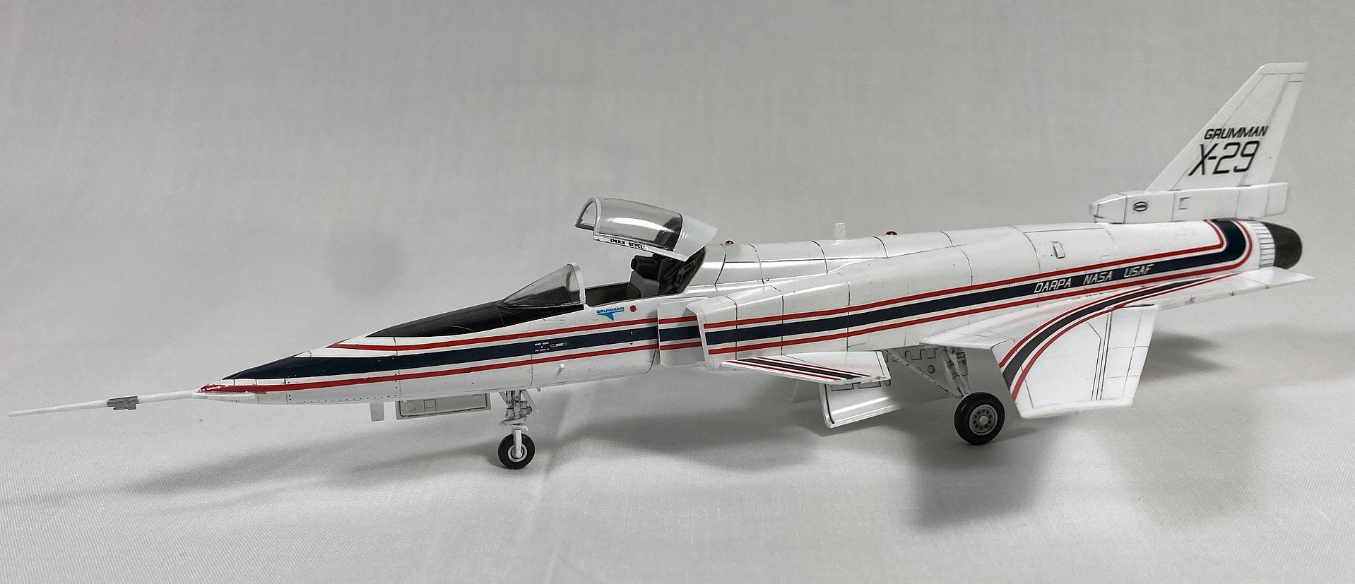 X-29 -- Plastic Model Airplane Kit -- 1/72 Scale -- #00243 pictures by ...