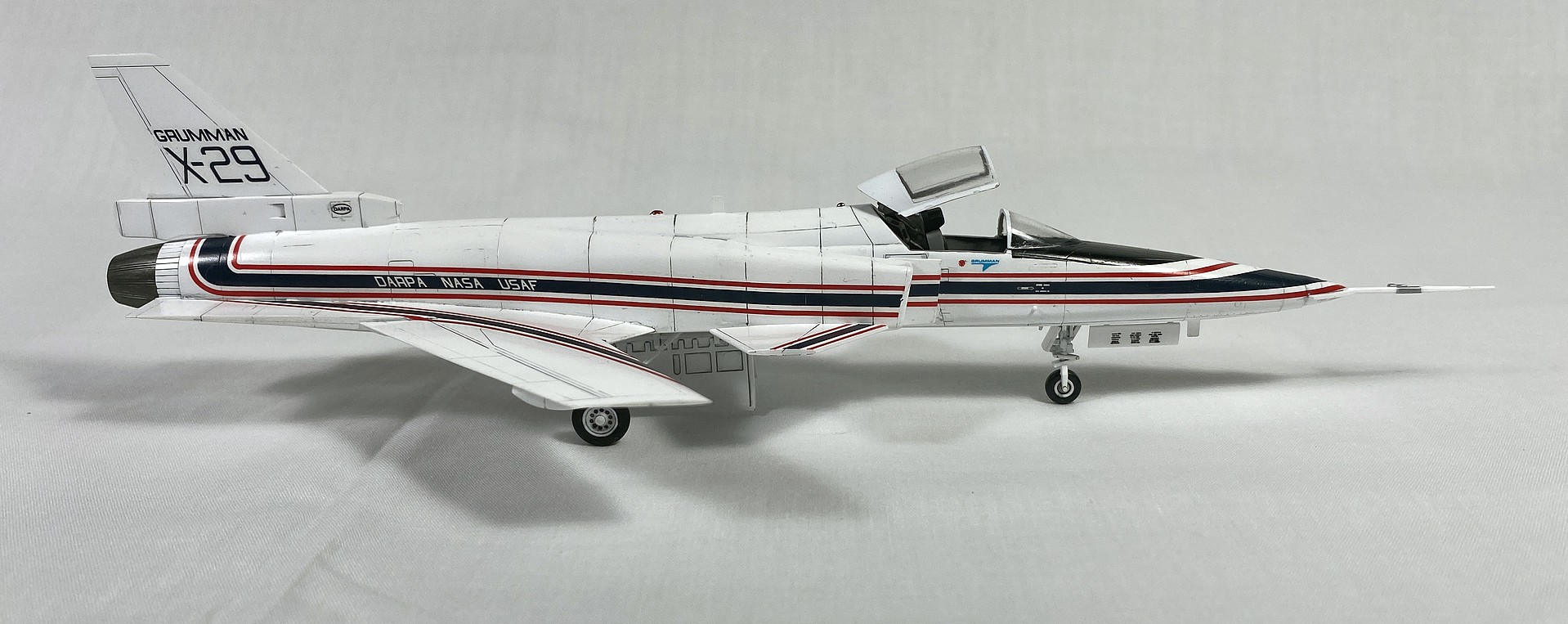 X-29 -- Plastic Model Airplane Kit -- 1/72 Scale -- #00243 pictures by ...