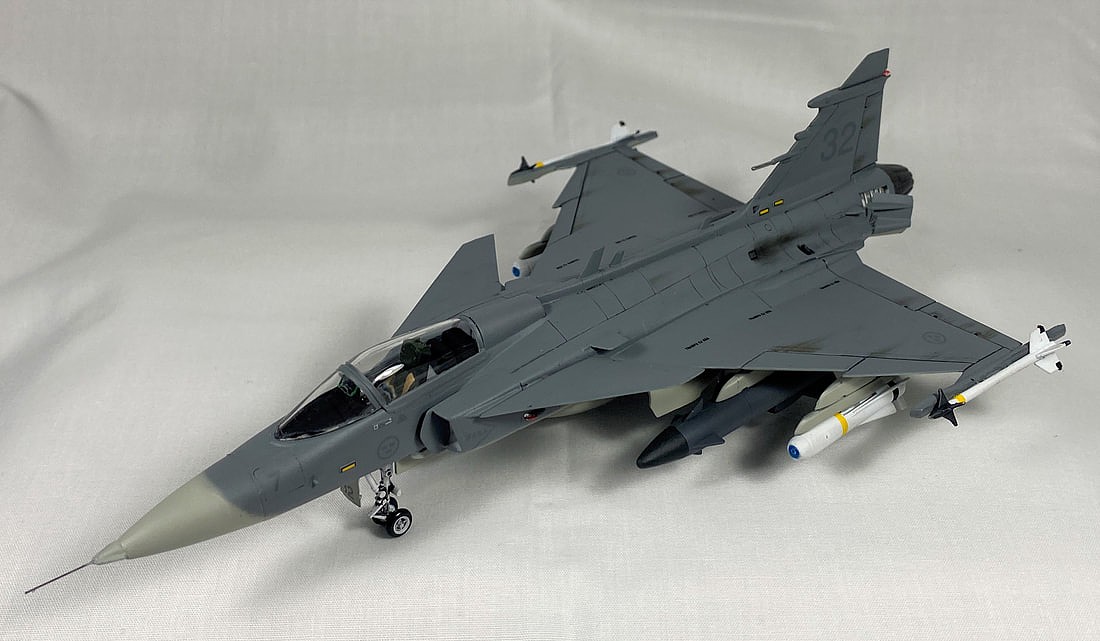 JAS 39 Gripen Swedish Multi-Role Fighter -- Plastic Model Airplane Kit ...