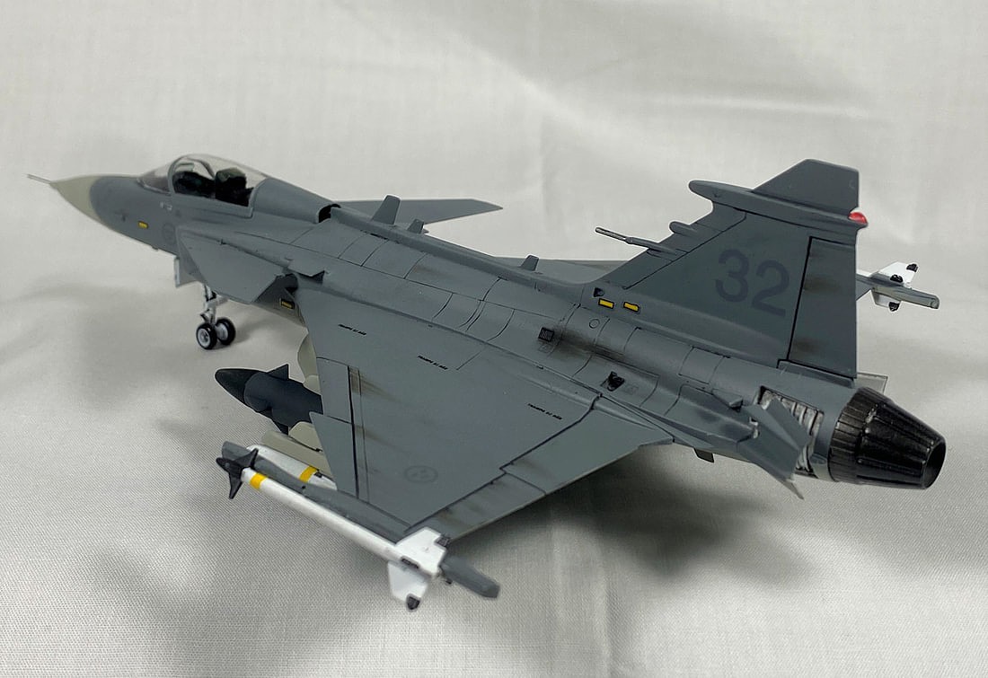 JAS 39 Gripen Swedish Multi-Role Fighter -- Plastic Model Airplane Kit ...