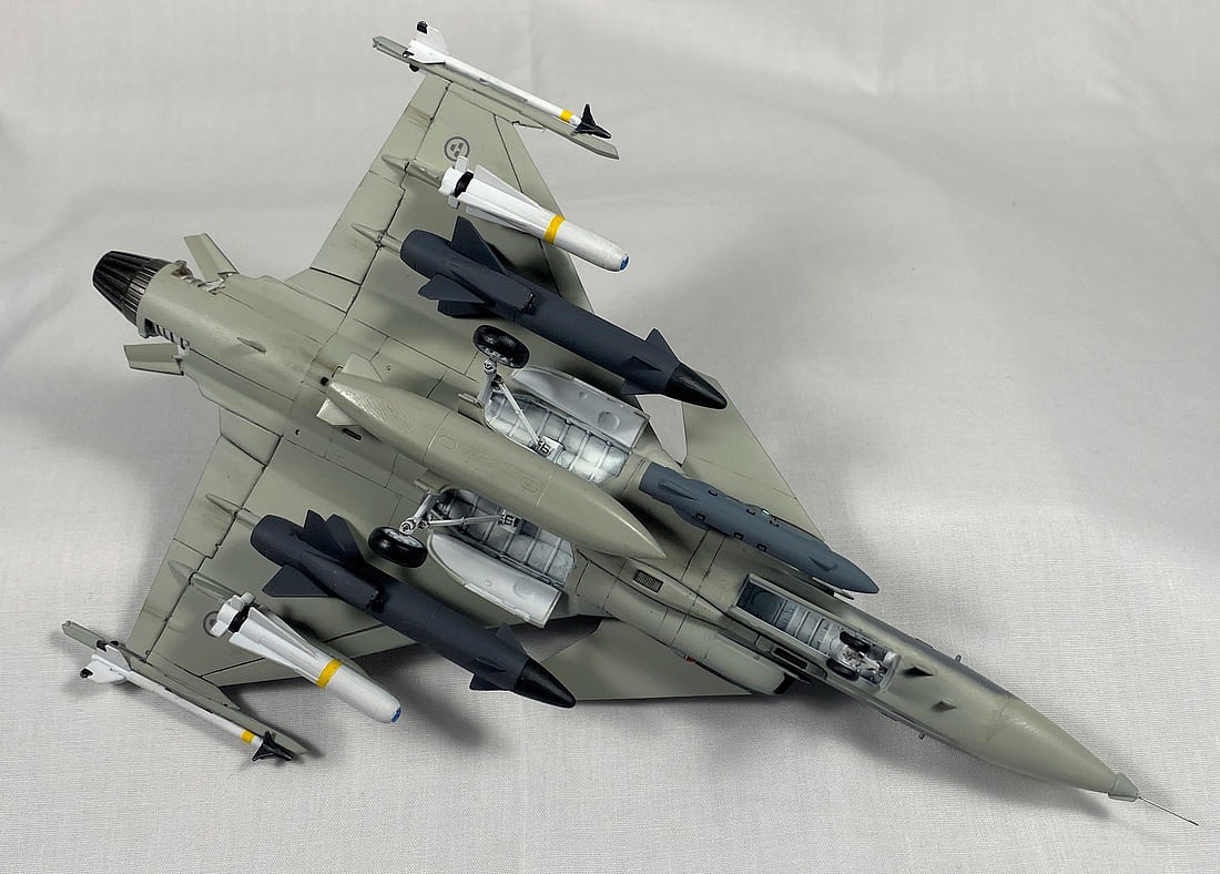 JAS 39 Gripen Swedish Multi-Role Fighter -- Plastic Model Airplane Kit ...